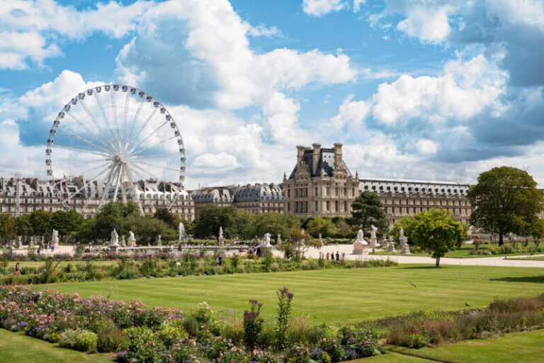 14 Fun & Free Things To Do in Paris