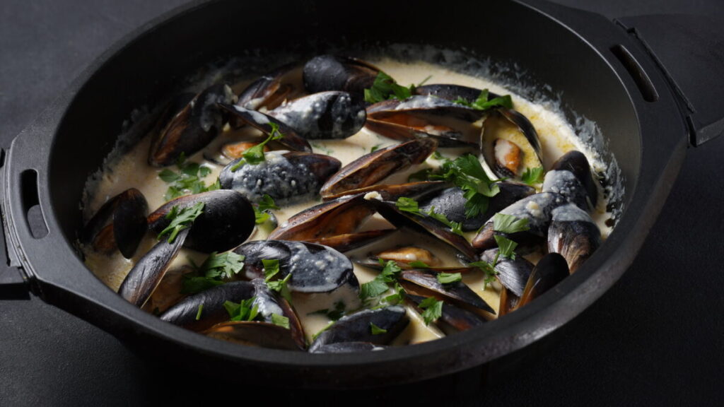 French Christmas Traditions: A Concise Overview