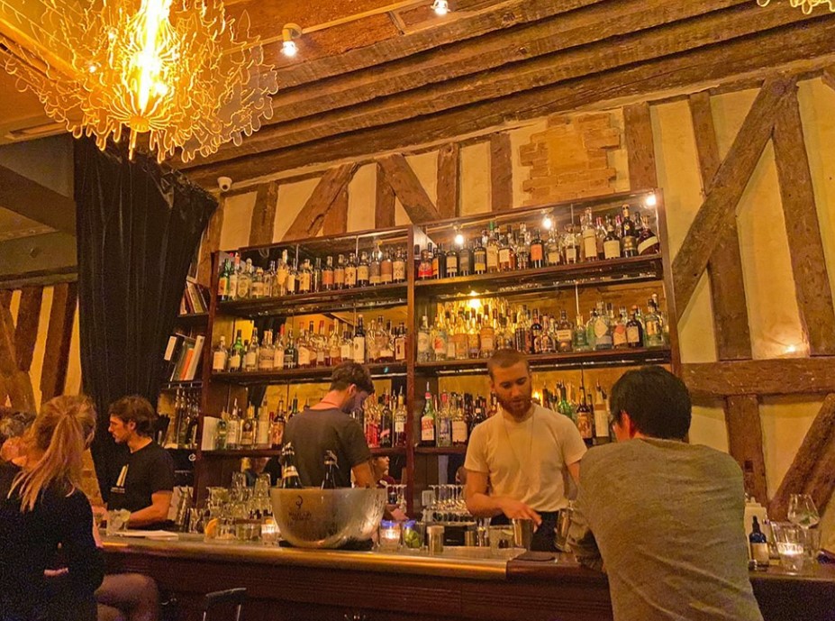 17 Best Hidden Bars and Speakeasies in Paris