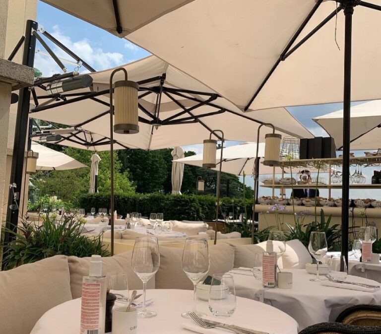 Review of Giraffe Restaurant in Paris: Memorable Dining Experience