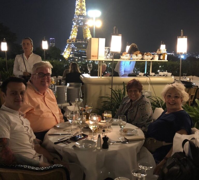 Review of Giraffe Restaurant in Paris: Memorable Dining Experience