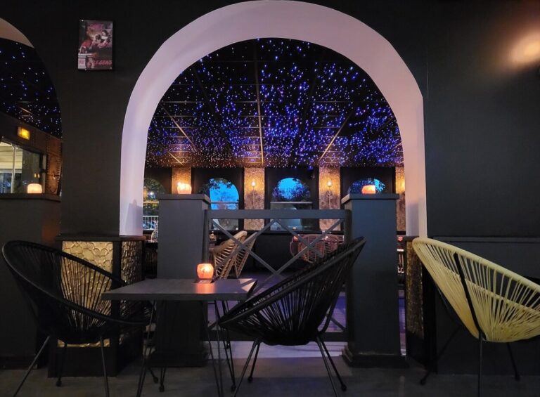 17 Best Hidden Bars and Speakeasies in Paris