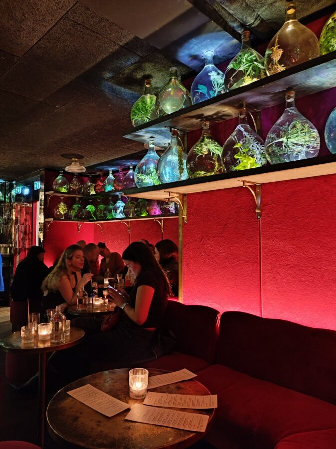 17 Best Hidden Bars and Speakeasies in Paris
