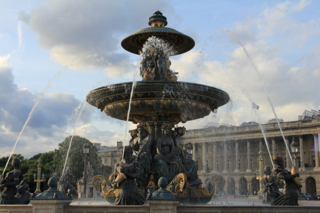 What is the Weather Like in Paris? Climate & Temperature Guide