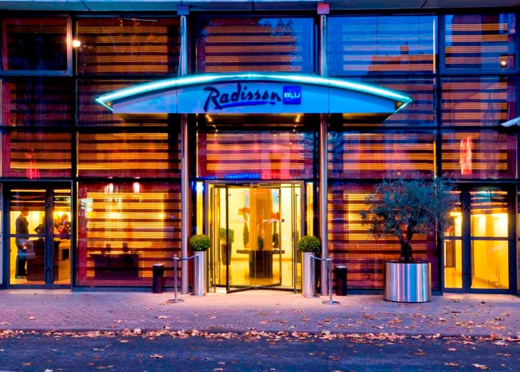 Radisson Blu Hotel, Paris Boulogne Reviews - Price, Location & Details ...