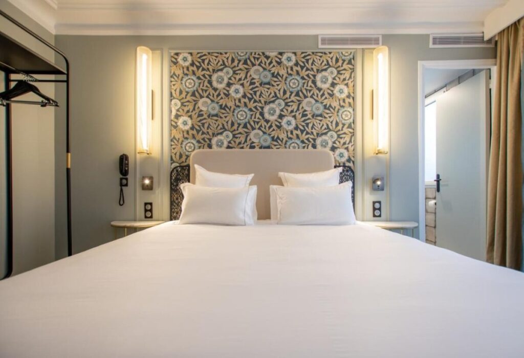 ELSA, Hôtel Paris 17 avec vue sur l'Arc de Triomphe Reviews - Price ...