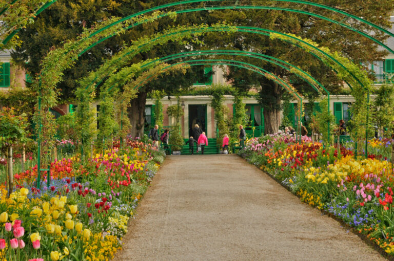 16 Best Towns and Cities Near Paris to Visit