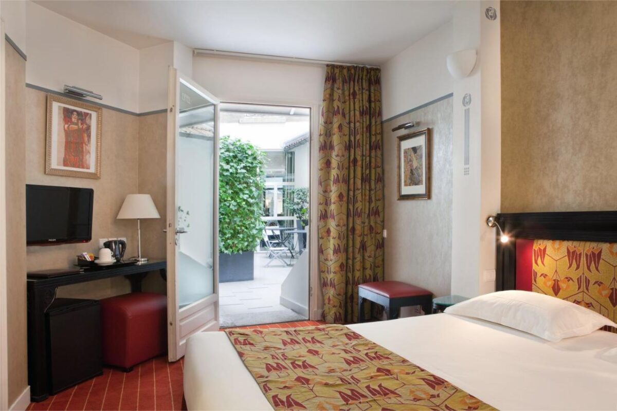 Hotel Eiffel Seine Reviews - Price, Location & Details (2025)