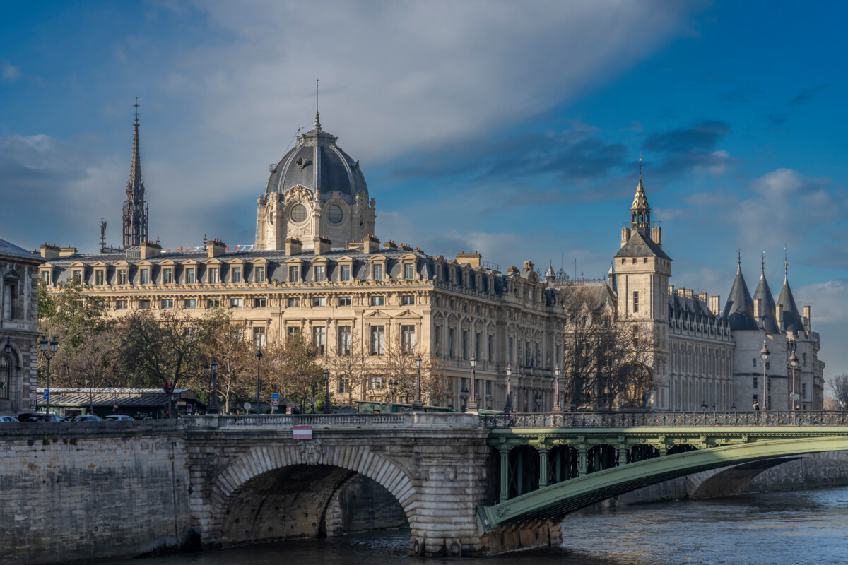 Île de la Cité: Heart of Historic Paris