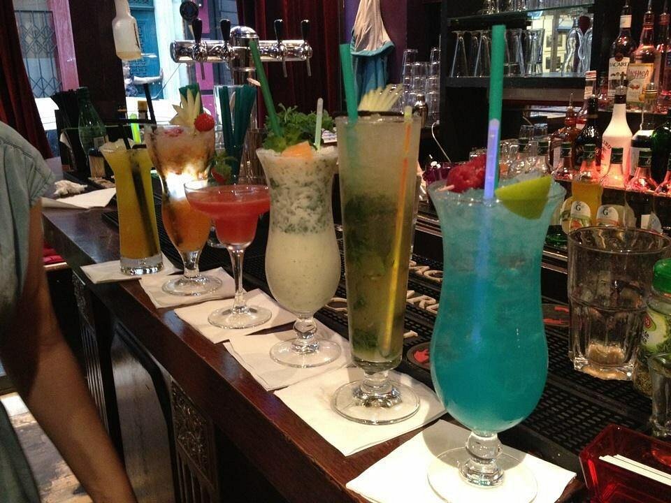 Top 10 Happy Hours in Paris for Cozy Evening Delights