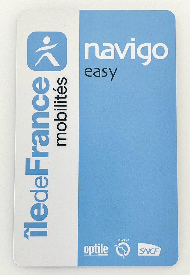 Navigo Découverte vs. Navigo Easy: The Ultimate Guide for Paris Commuters