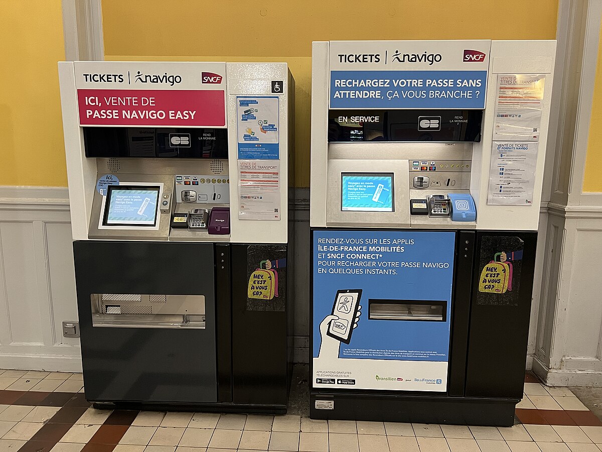 Navigo Découverte vs. Navigo Easy: The Ultimate Guide for Paris Commuters