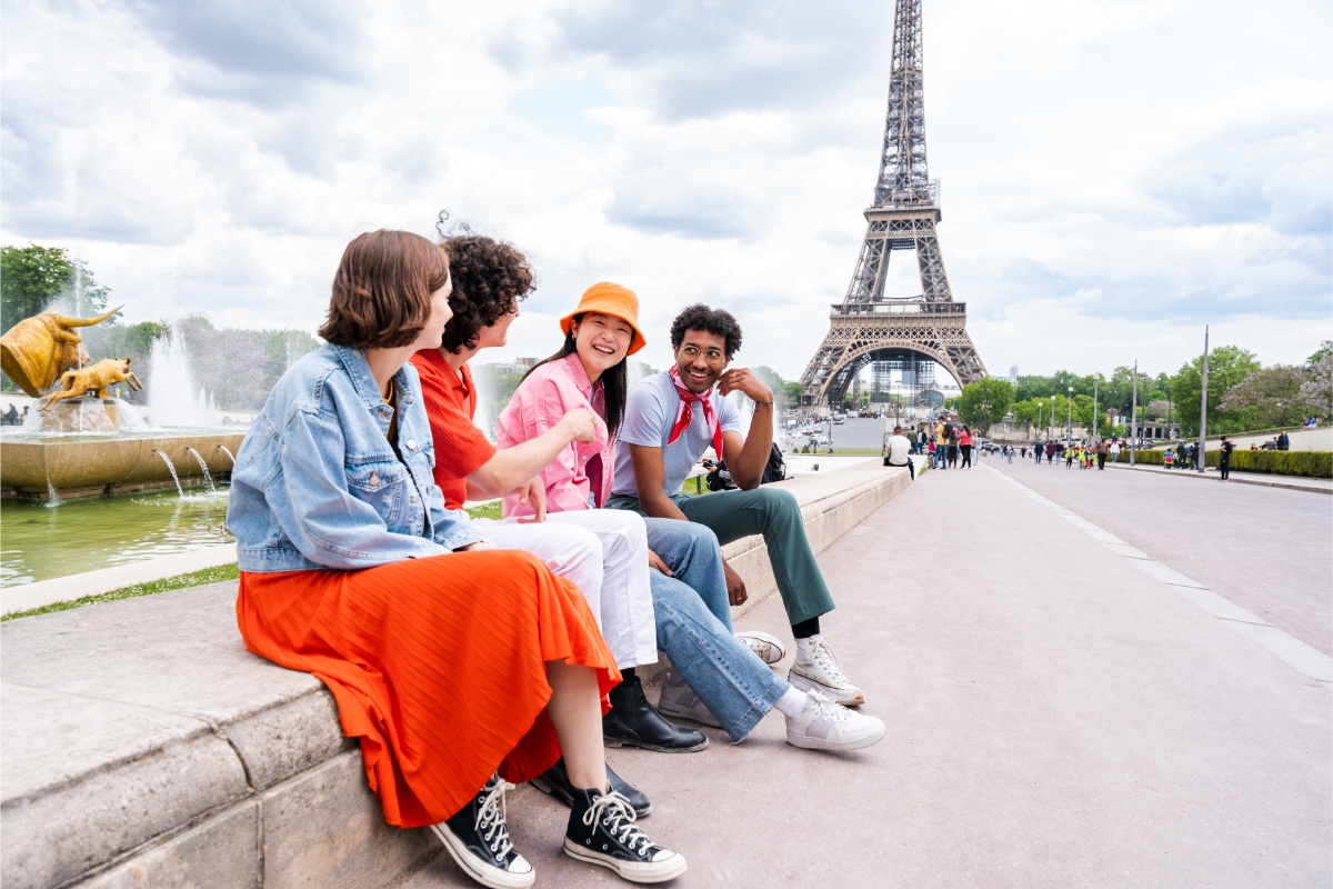 13 Unconventional Ways to Make Friends in Paris (2025 Expat Guide)