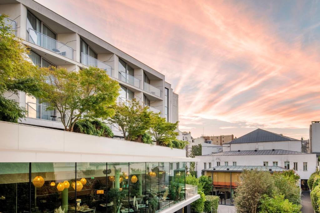 Renaissance Paris Arc de Triomphe Hotel Reviews - Price, Location ...