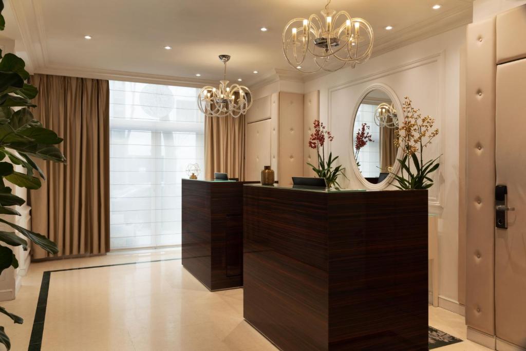 Renaissance Paris Nobel Tour Eiffel Hotel — Paris Hotel Review | Paris ...