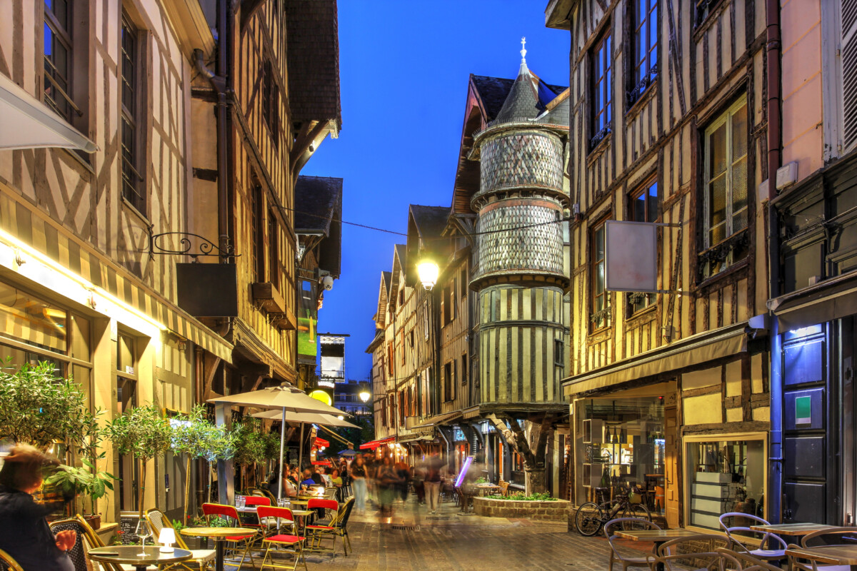 16 Best Towns and Cities Near Paris to Visit